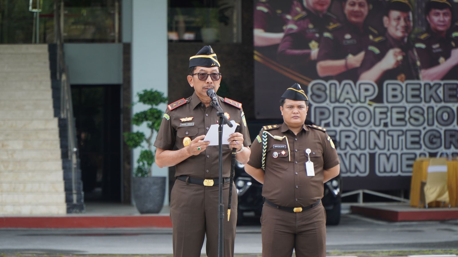 Kajati Riau Pimpin Apel Pencanangan Zona Integritas menuju Wilayah Birokrasi Bersih dan Melayani ...